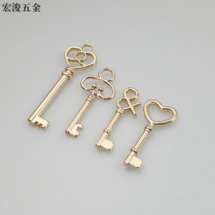 现货批发合金创意DIY饰品配件 时尚个性爱心钥匙配件吊坠挂件-阿里巴巴