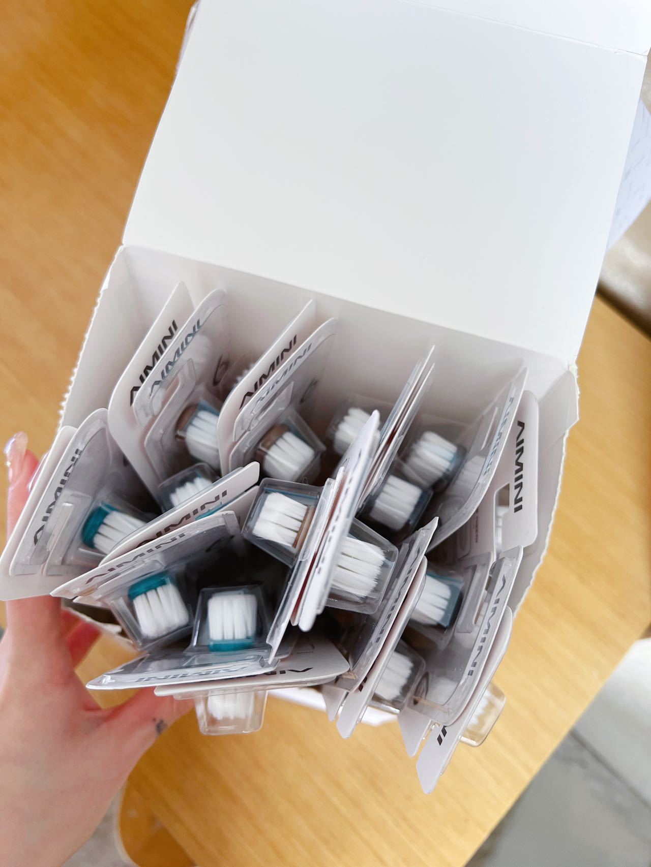 AIMINI网红新款迪拜六代牙刷成人宽头软毛牙刷独立包装万毛牙刷-阿里巴巴