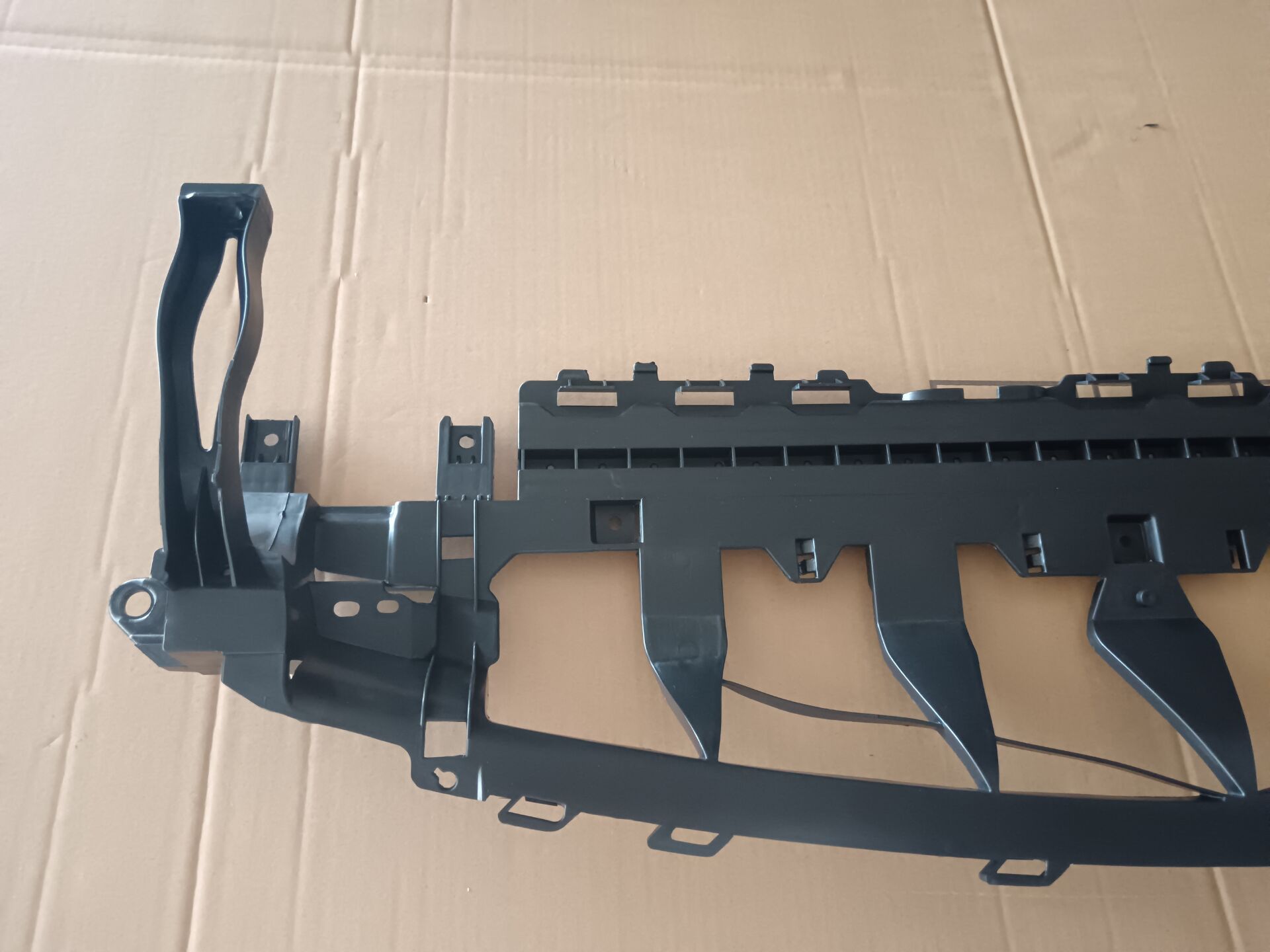 适用于2018年玛卡水箱下横梁95B805241E-阿里巴巴