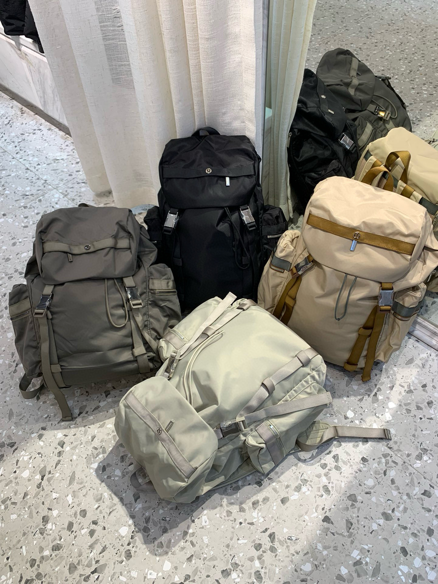 lululemon包双肩包wunderlust14L盖帽双肩背包书包大容量旅行女包-阿里巴巴