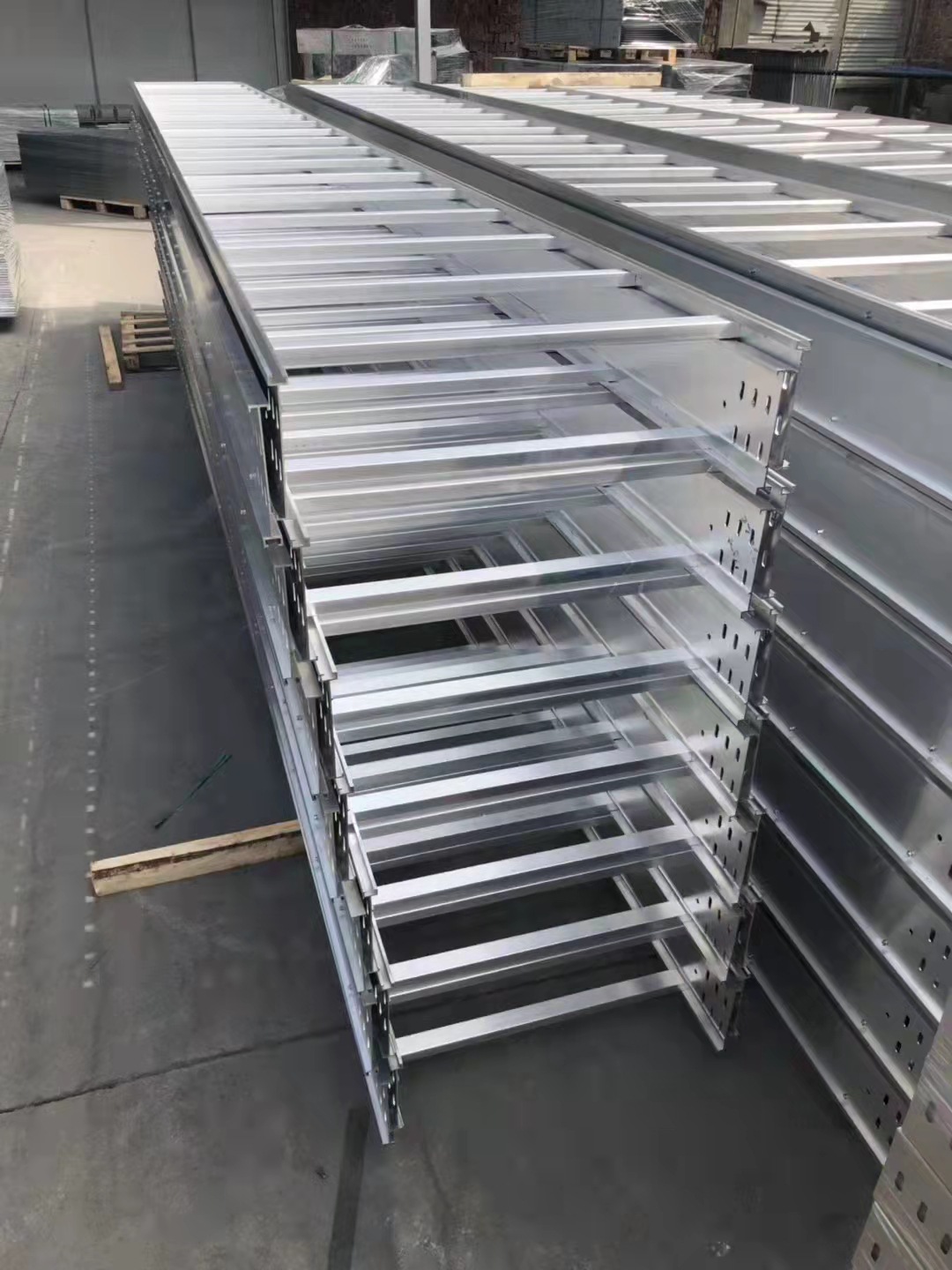 热镀锌电缆桥架 镀锌走线架不锈钢铝合金梯式槽式托盘式镀锌桥架-阿里巴巴