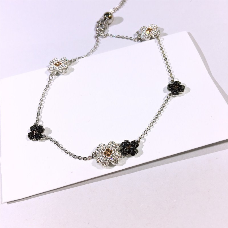 新品 施家 清新黑白四叶草小花项链 浪漫花朵可调节束颈项链女-阿里巴巴