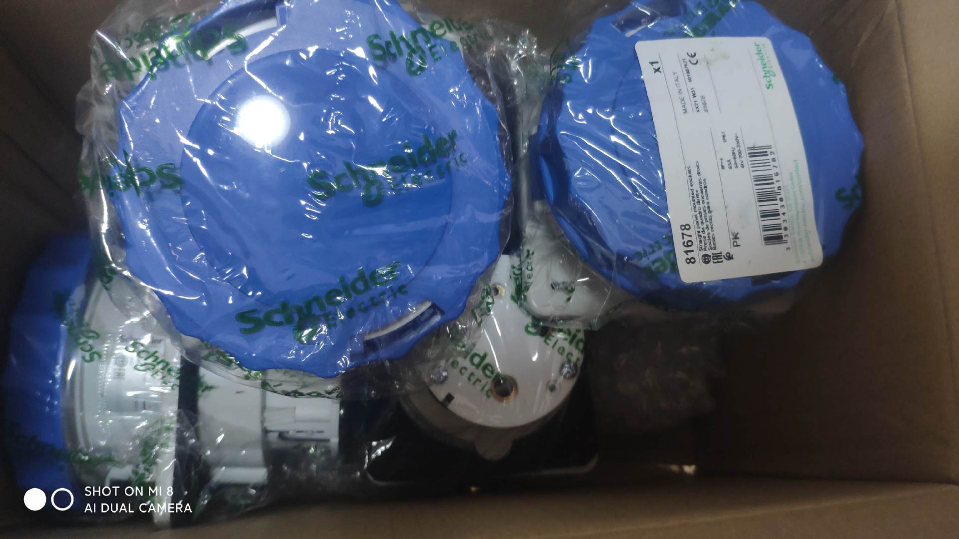 施耐德代理工业插头插座81182 PKX16M4B5/378 678 383 694连接器-阿里巴巴