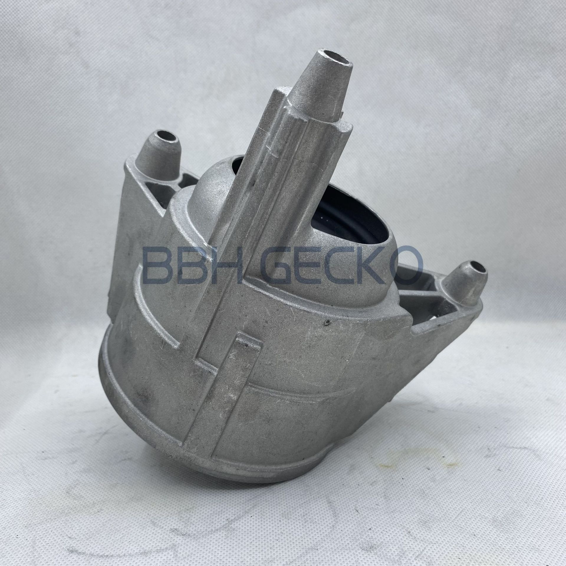 适用于奔驰C级 W206 发动机 机脚胶支架垫 2062401400工厂直销-阿里巴巴