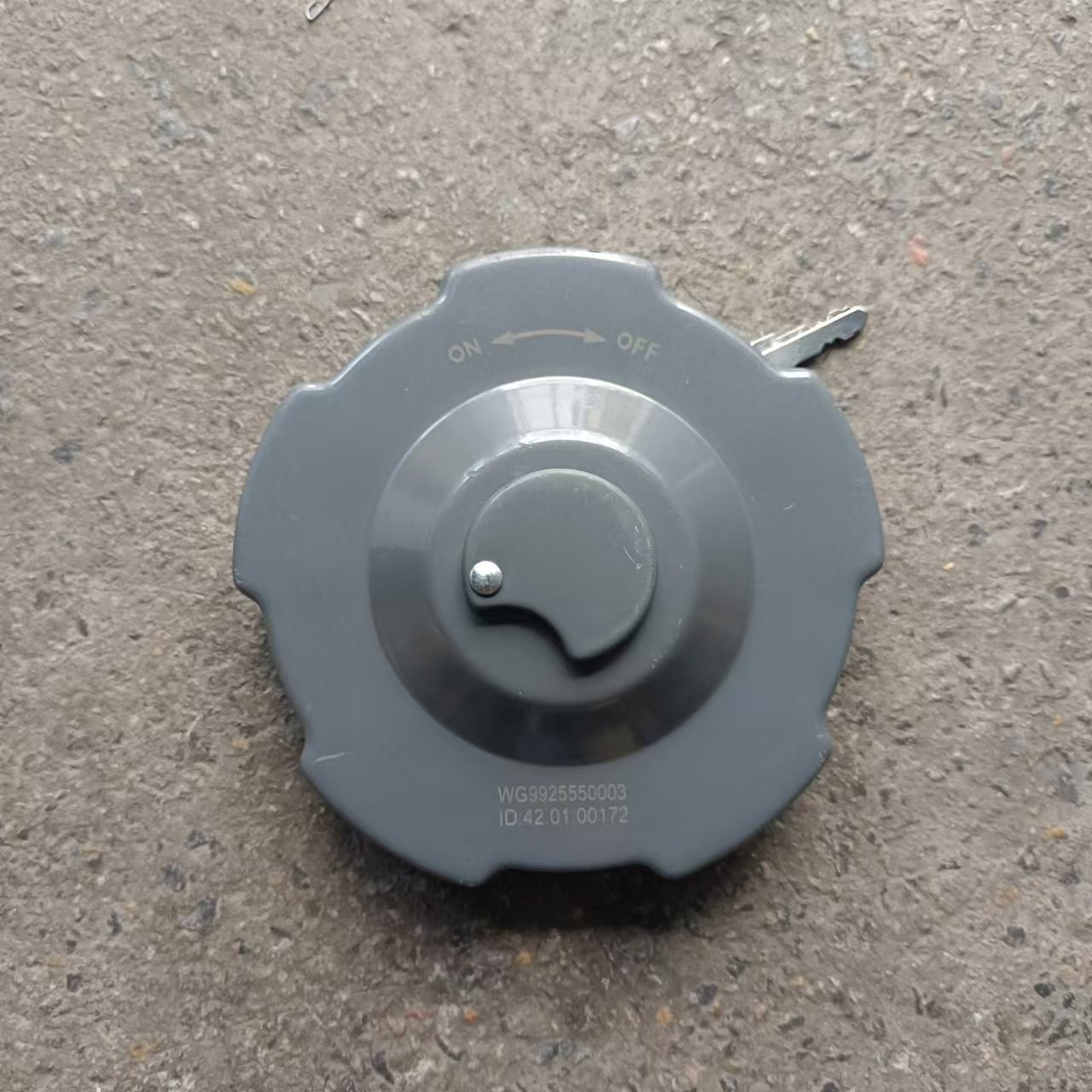 供应重汽HOWO卡车配件 油箱盖WG9925550003 豪沃A7金属油箱锁盖-阿里巴巴