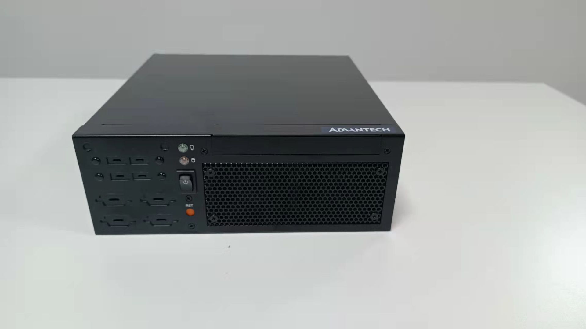 研华小型工控机箱，EPC-B2205 搭配AIMB-205 可装6-7代处理器，-阿里巴巴