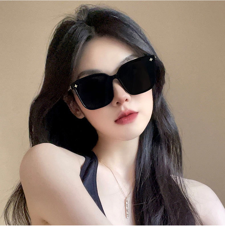 时尚街拍墨镜女款黑色高级感ins风太阳镜显瘦个性防晒太阳眼镜框-阿里巴巴