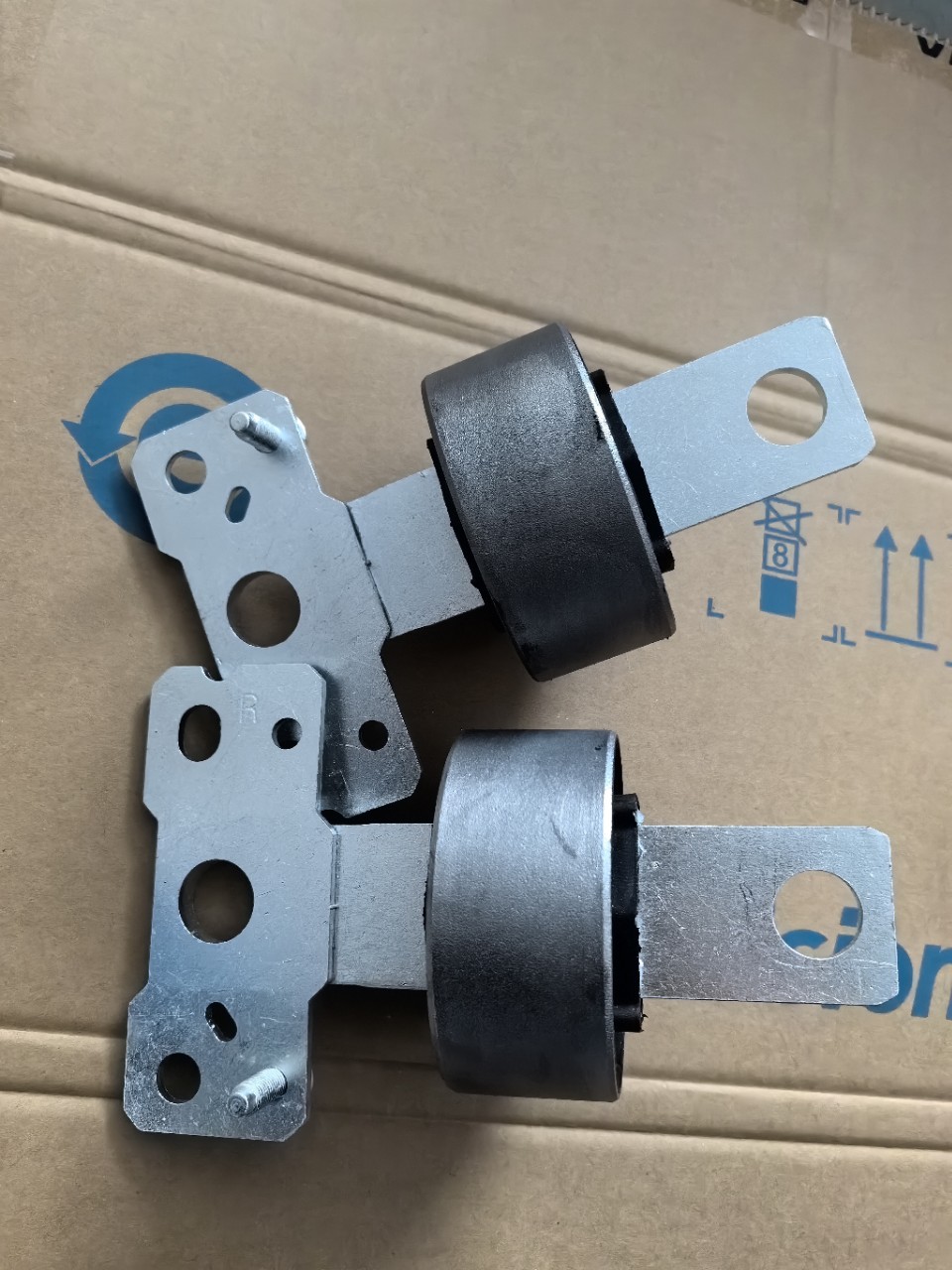 31476221适用于沃尔沃s60 s80 xc60后羊角衬套后支臂衬套31406337-阿里巴巴