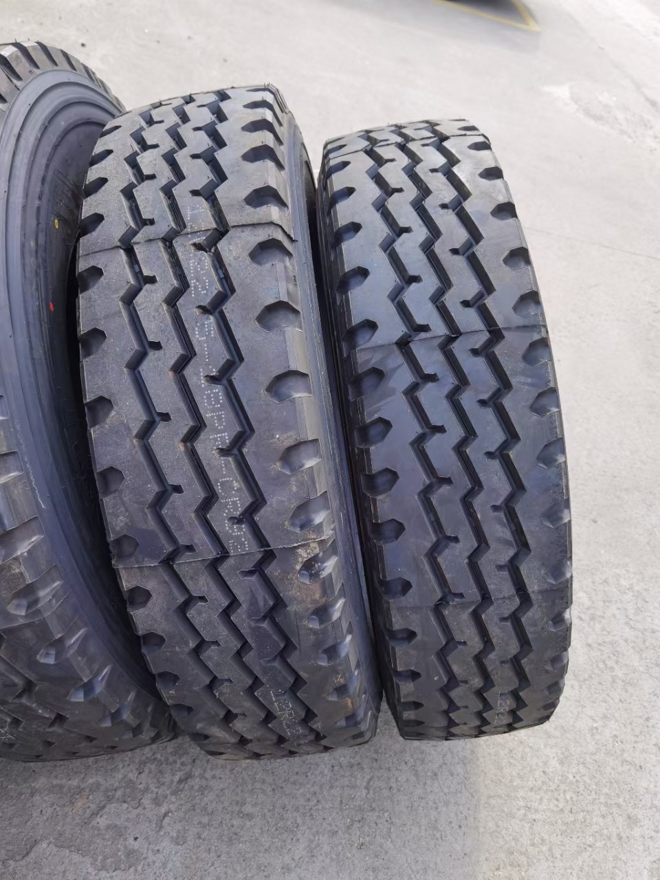 朝阳轮胎12R22.5-18PR真空胎CR926特价处理耐载耐磨高速耐用-阿里巴巴