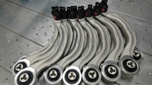 适用于特斯拉model3下摆臂 悬挂控制臂下悬挂弯臂1044354-00-A-阿里巴巴
