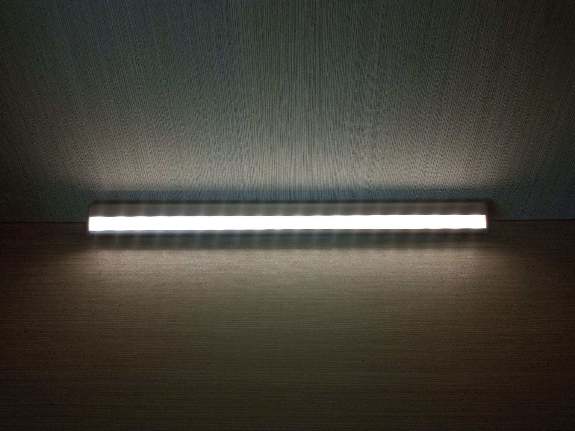 LED触摸灯 人体感应灯 USB充电感应灯触摸式无极调光照明灯橱柜灯采购价格、怎么样、行情市场-CCEE选品中心