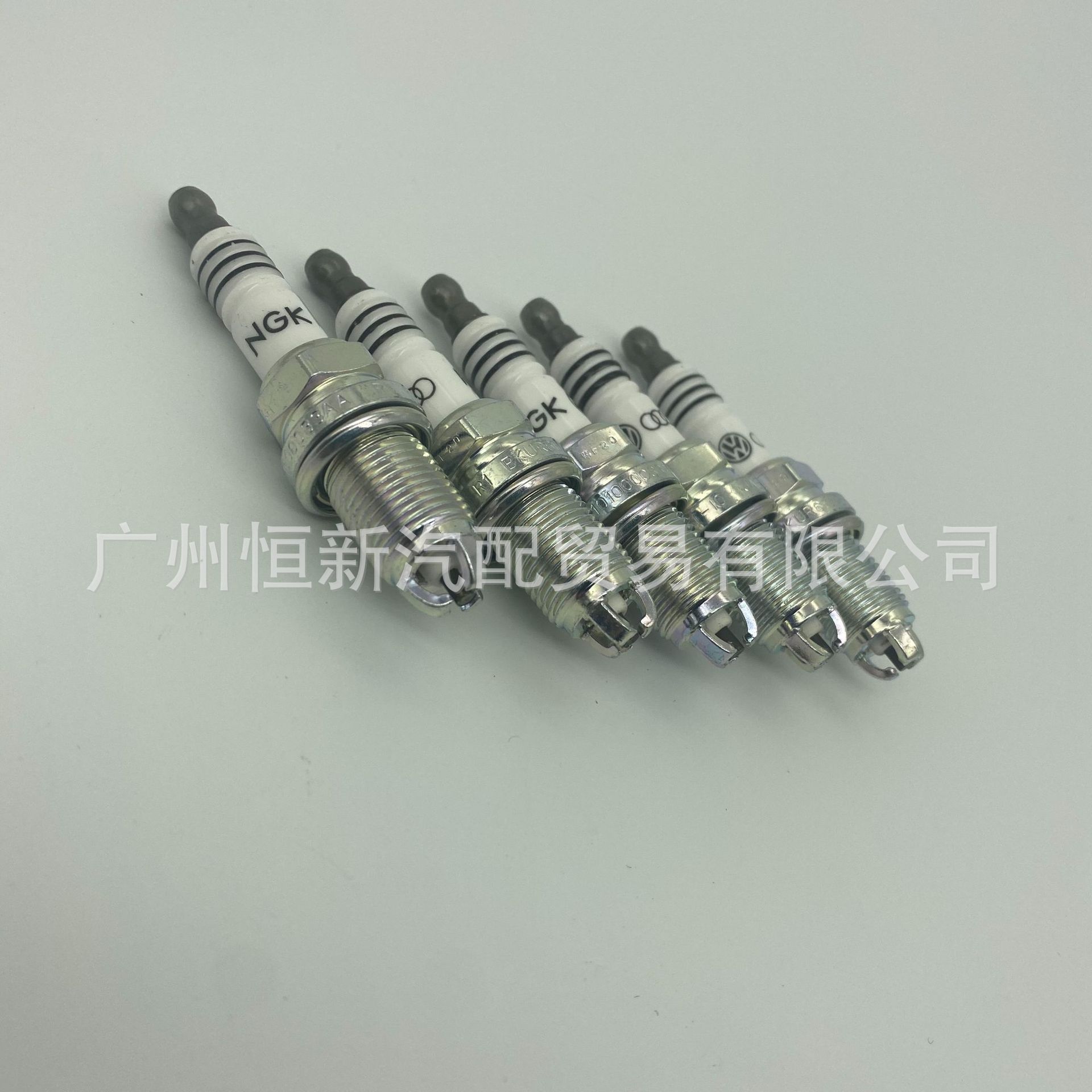 跨境电商直供普通三极火花塞101000033AA适用于大众奥迪BKU6ET-10-阿里巴巴