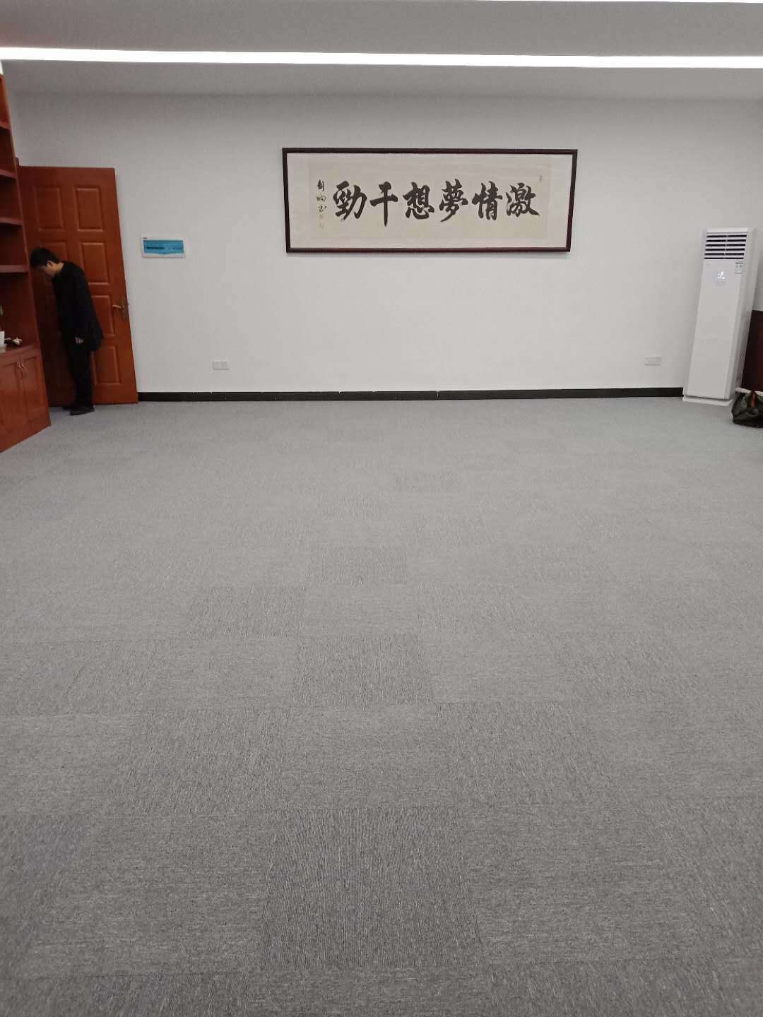 纯色pvc拼块地毯方块工程地毯办公室直播间阻燃6毫米地毯北京直发-阿里巴巴