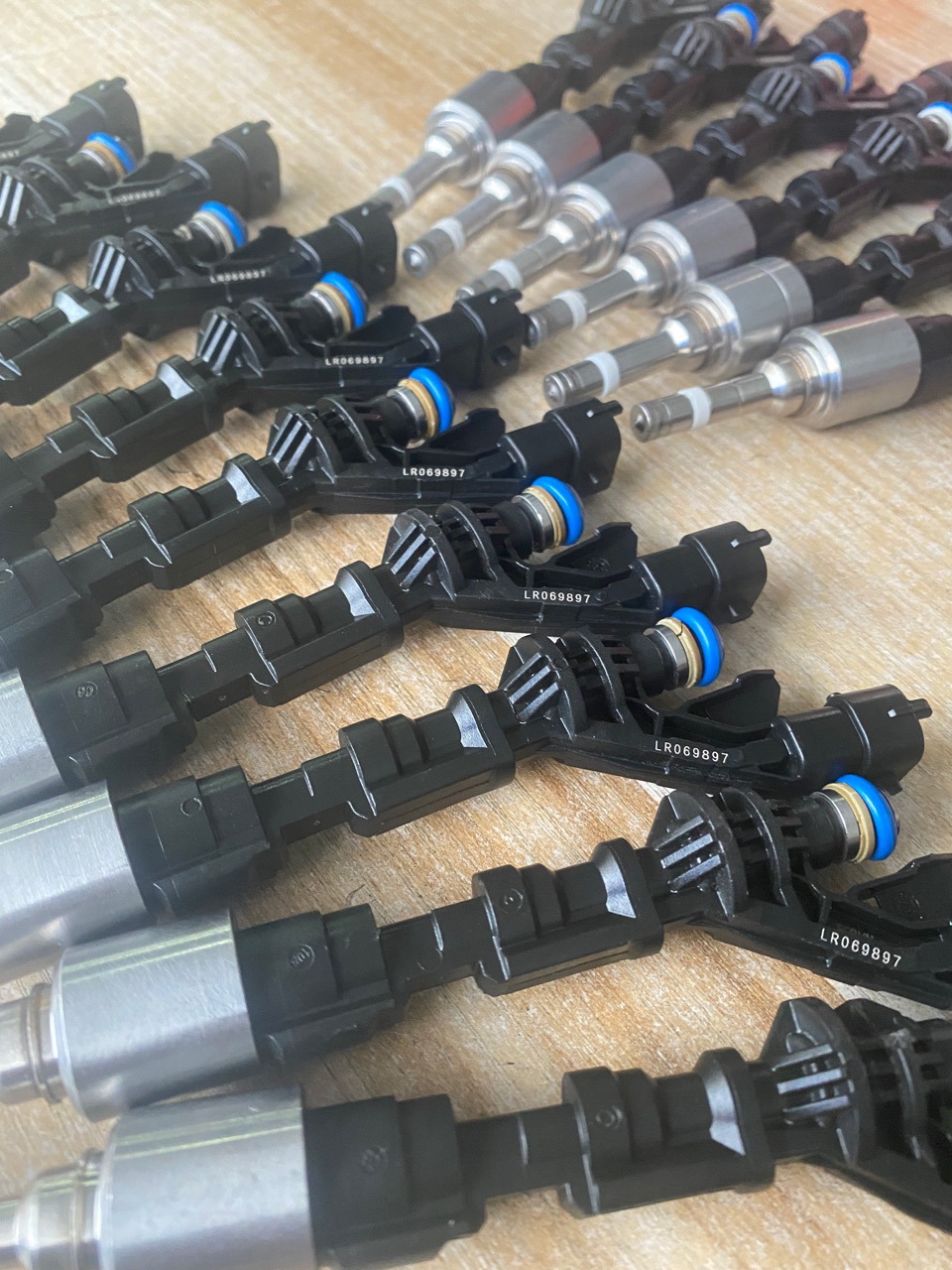 喷油嘴LR011964 LR079542 LR019568 LR037088 LR069897-阿里巴巴