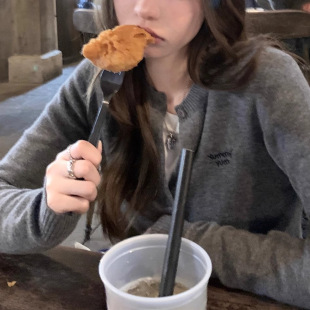 Royee家 miu式时髦知识分子 经典羊毛糯糯圆领小开衫外套秋-阿里巴巴