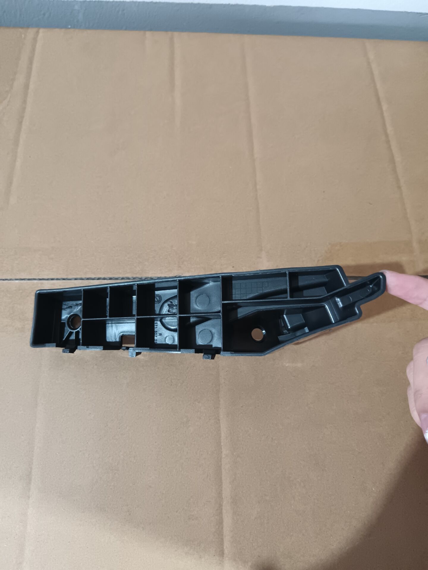 适用于保时捷汽车配件新款帕拉梅拉971叶子板支架R 971807284-阿里巴巴