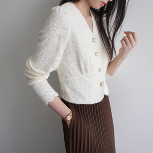 JOJOZ复古奶杏毛茸茸蕾丝V领首要衬衫温柔 质感珍珠扣上衣23秋冬-阿里巴巴