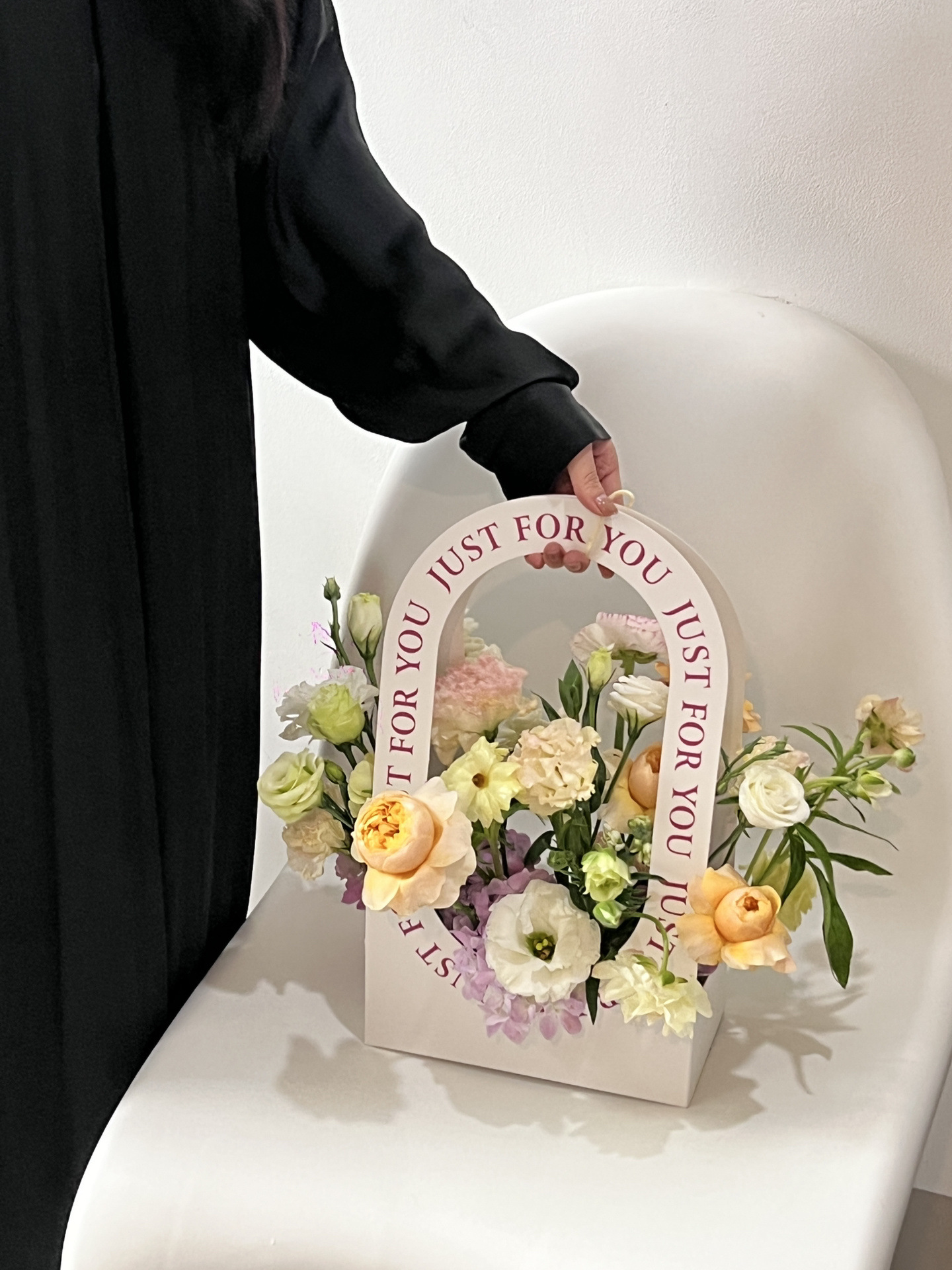 手提花盒纸质简约镂空手拎花篮折叠英文插花袋花艺鲜花包装盒diy-阿里巴巴