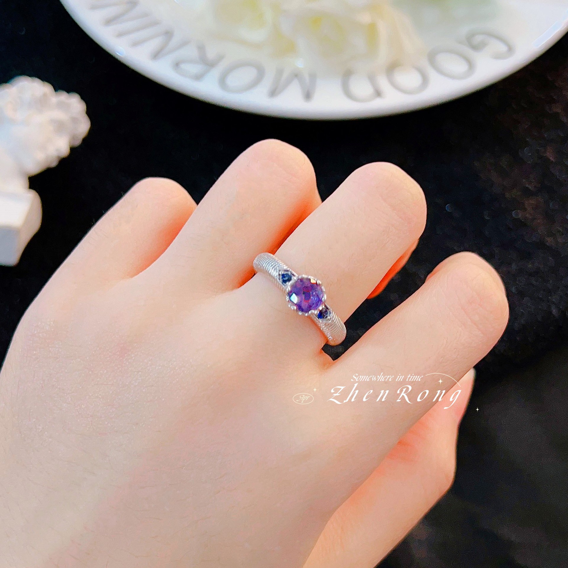 意大利布家织纹雕金拉丝工艺宫廷风雏菊戒指女小众设计简约尾戒-阿里巴巴