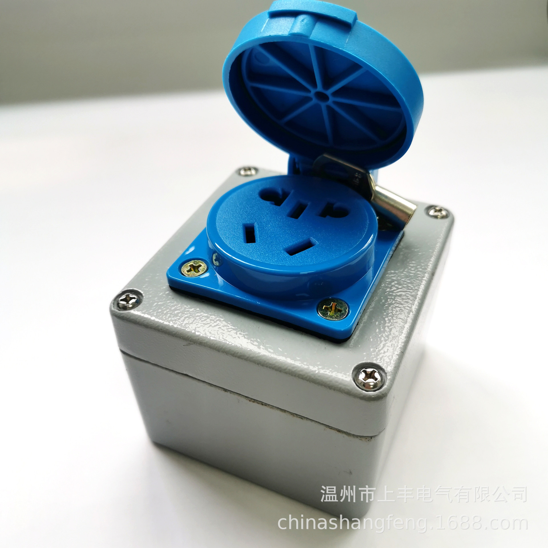铸铝多功能3孔10A插座电源盒户外工业防水插座盒便携式工业插座箱-阿里巴巴