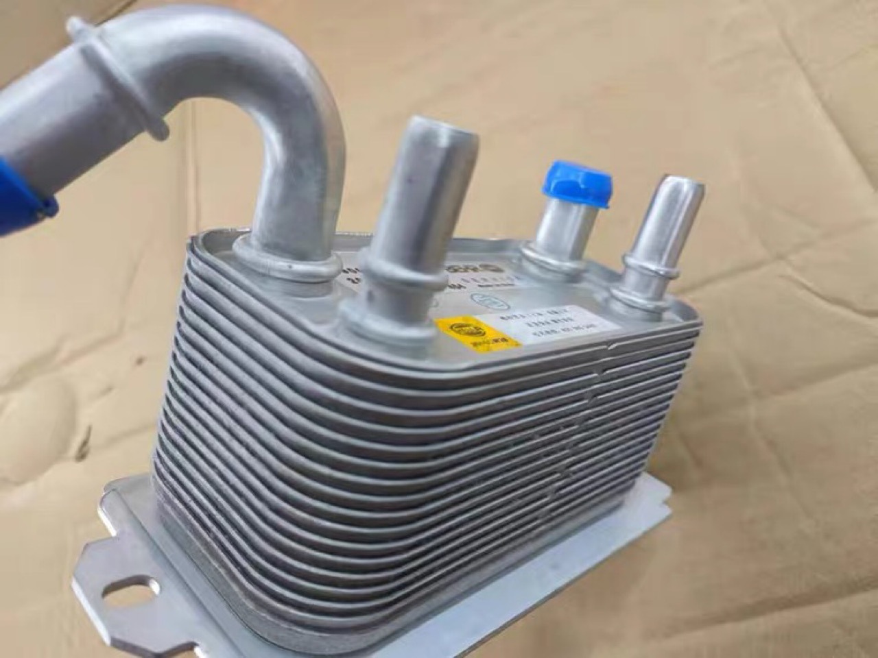 适用于制胜沃尔沃路虎 LR2 08-15 油冷器 LR002916 30792231-阿里巴巴