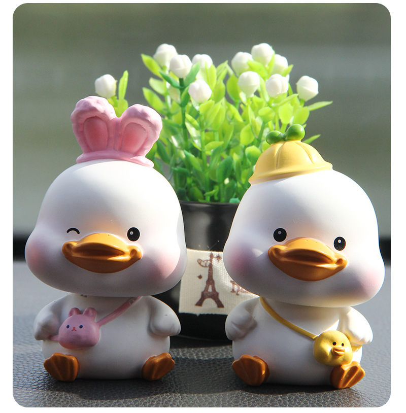 momo鸭摇头摆件汽车中控台可爱卡通小黄鸭创意车载工艺品装饰礼品