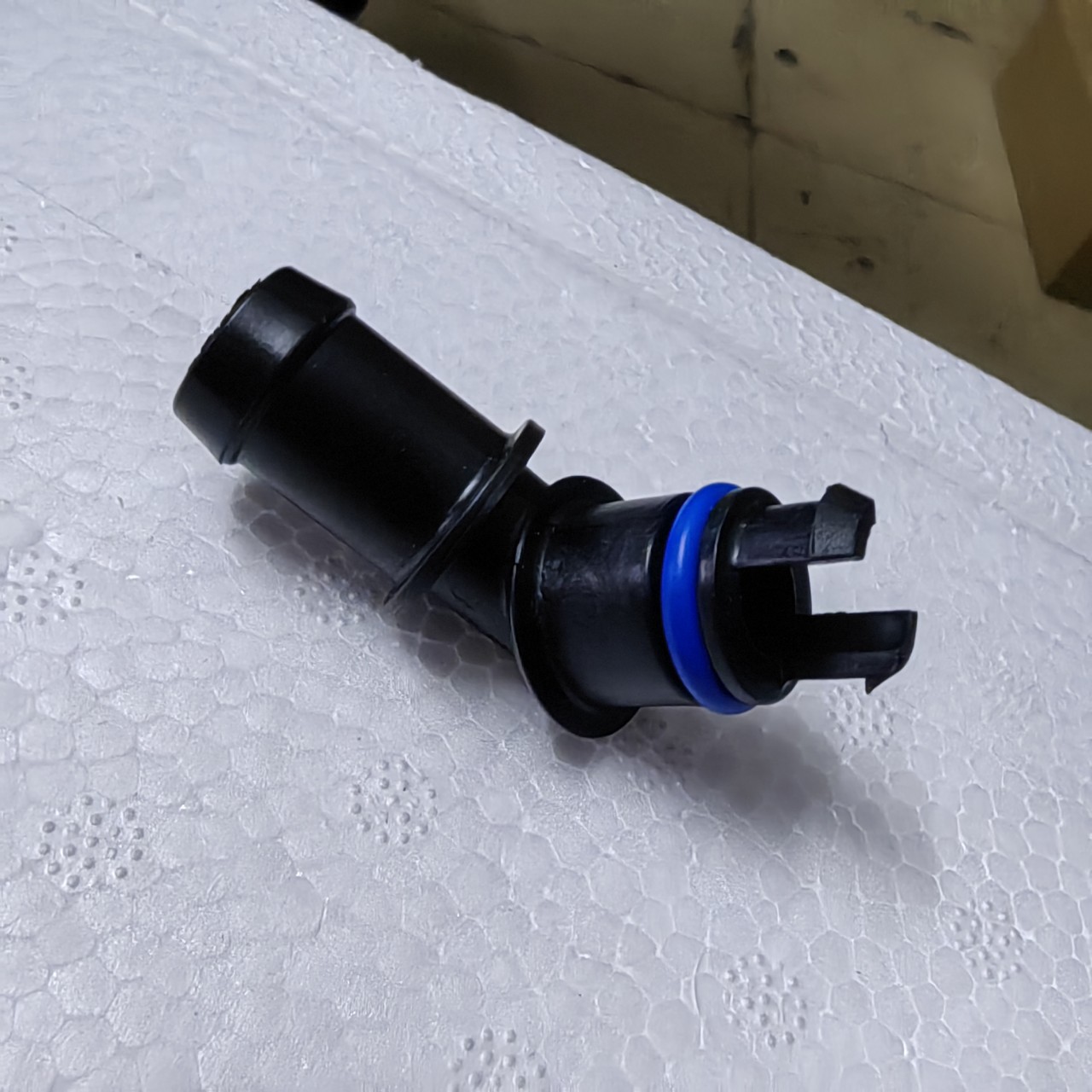 12681693 12578316适用别克昂科雷曲轴箱强制通风接头-阿里巴巴