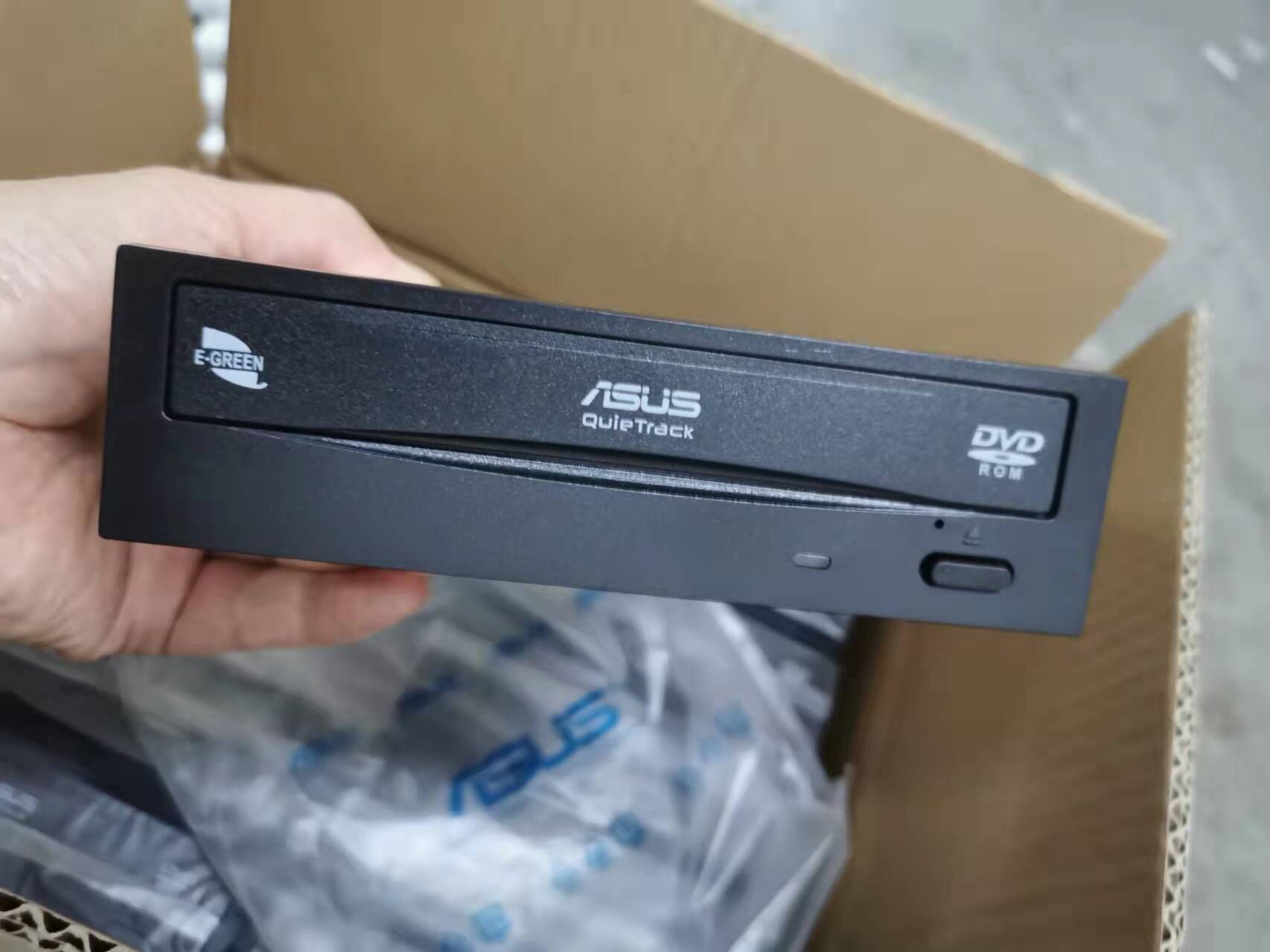 Asus华硕DVD-E818A9T台式机电脑内置只读光驱18X串口SATA静音适用-阿里巴巴