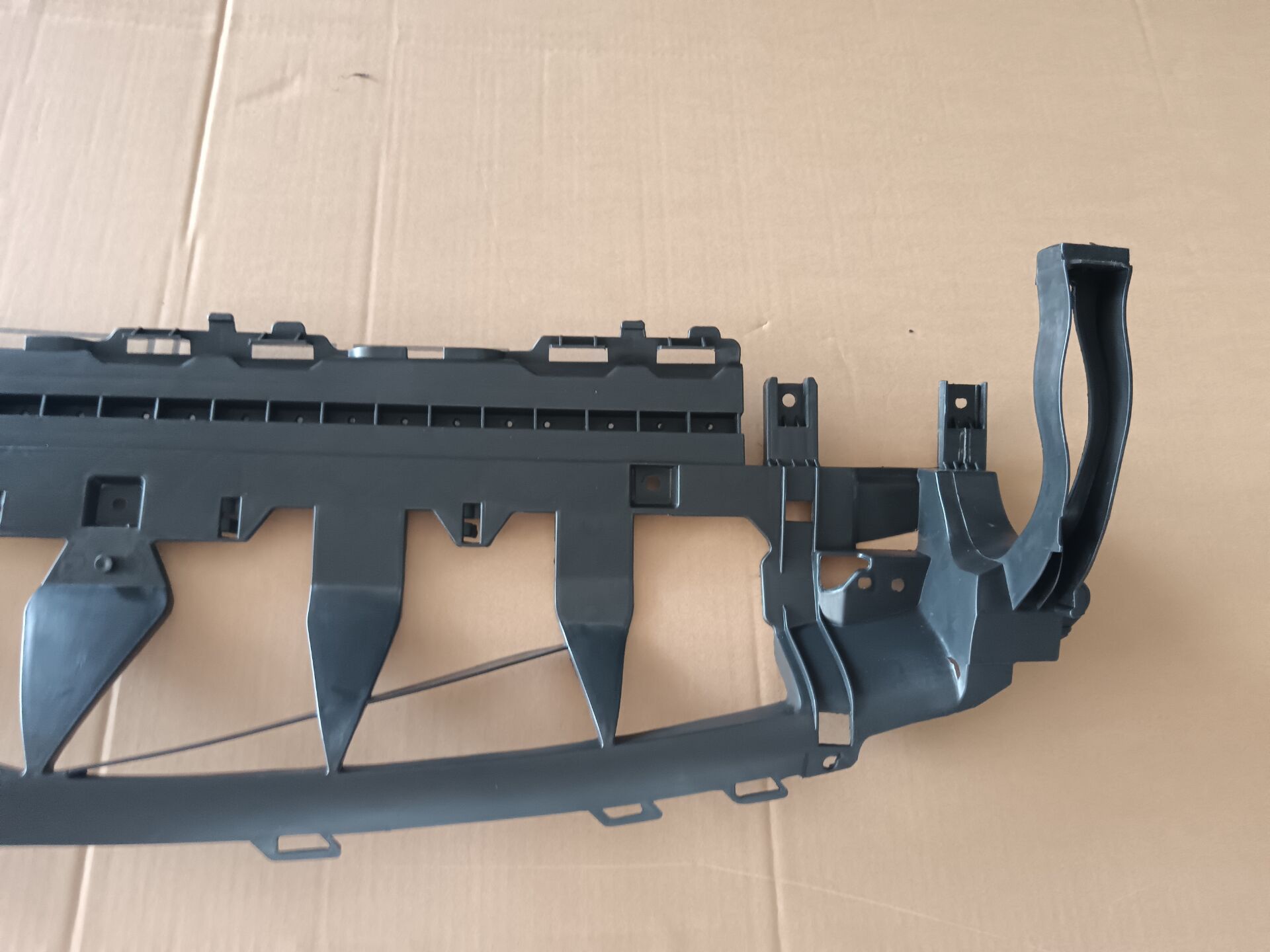 适用于2018年玛卡水箱下横梁95B805241E-阿里巴巴