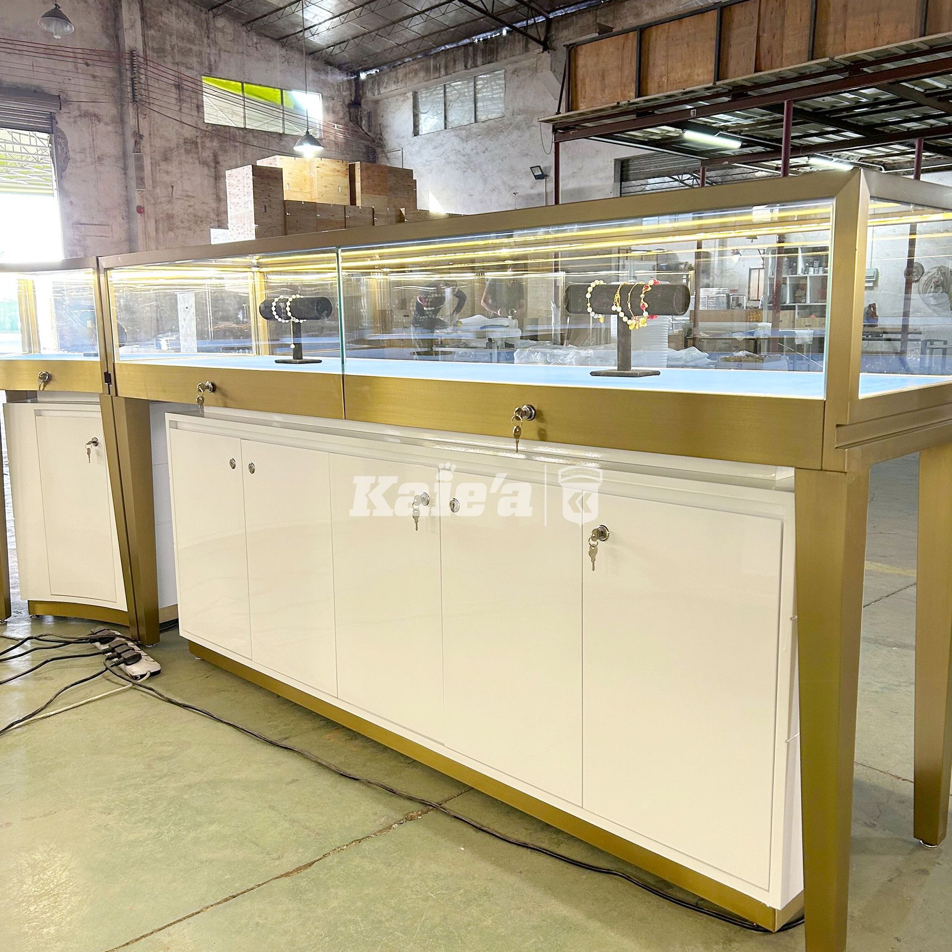 高端不锈钢珠宝展示柜定制奢侈品钻石黄金饰品超白玻璃展柜中岛柜 阿里巴巴 3592