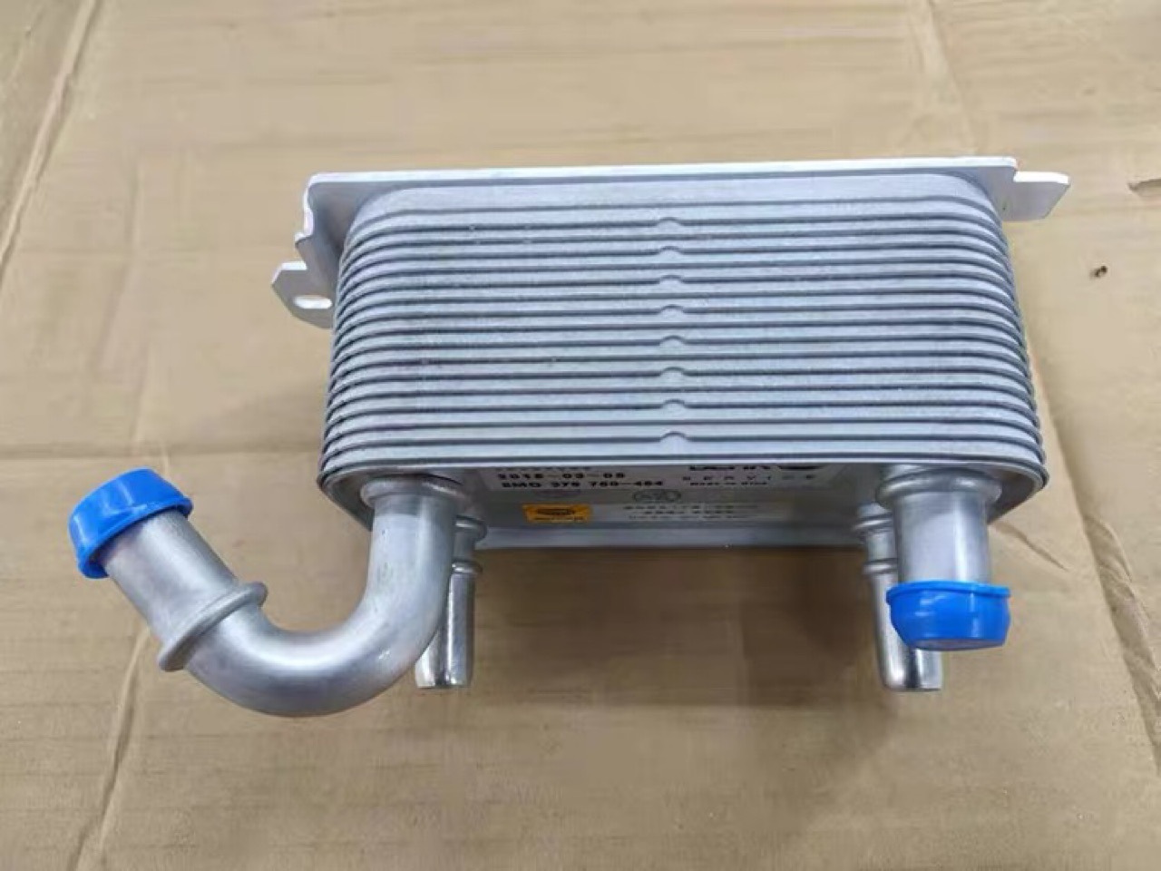 适用于制胜沃尔沃路虎 LR2 08-15 油冷器 LR002916 30792231-阿里巴巴