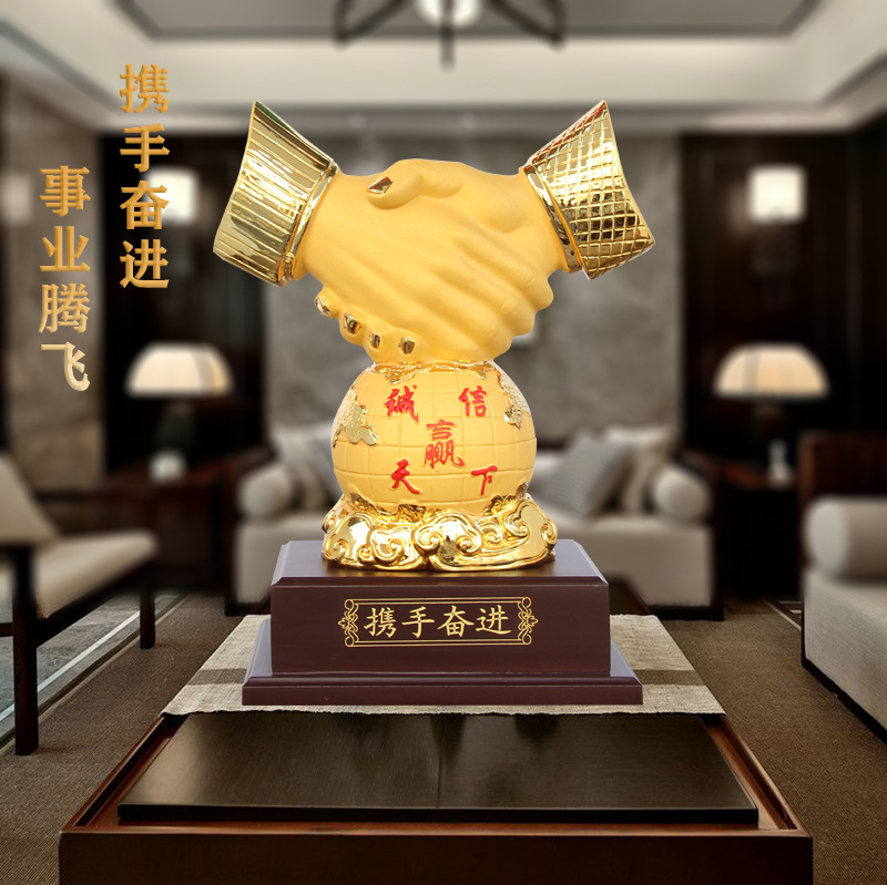 Win-win cooperation handshake ornaments boss office desktop decoration ...