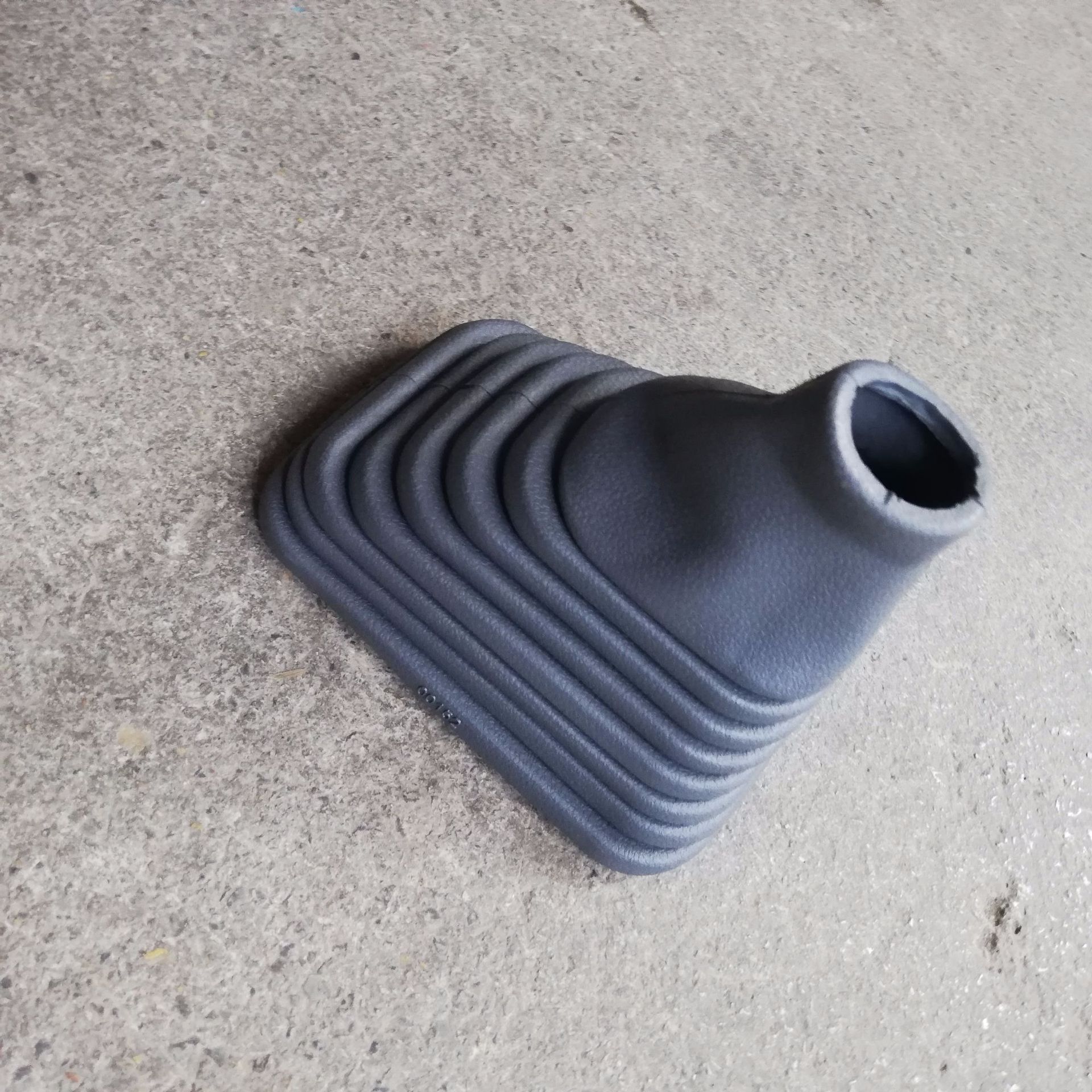 重汽豪沃T7H配件 陕汽德龙 欧曼配件 促销 AZ9700240077 防尘罩-阿里巴巴