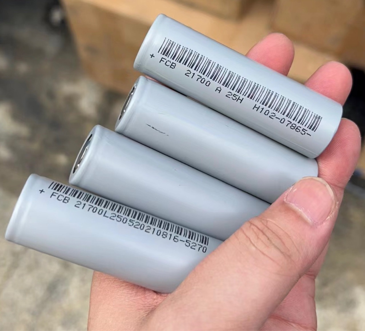 高能量超级电容5300F 4.2V 锂离子超级电容 21700 2500mAh电容-阿里巴巴