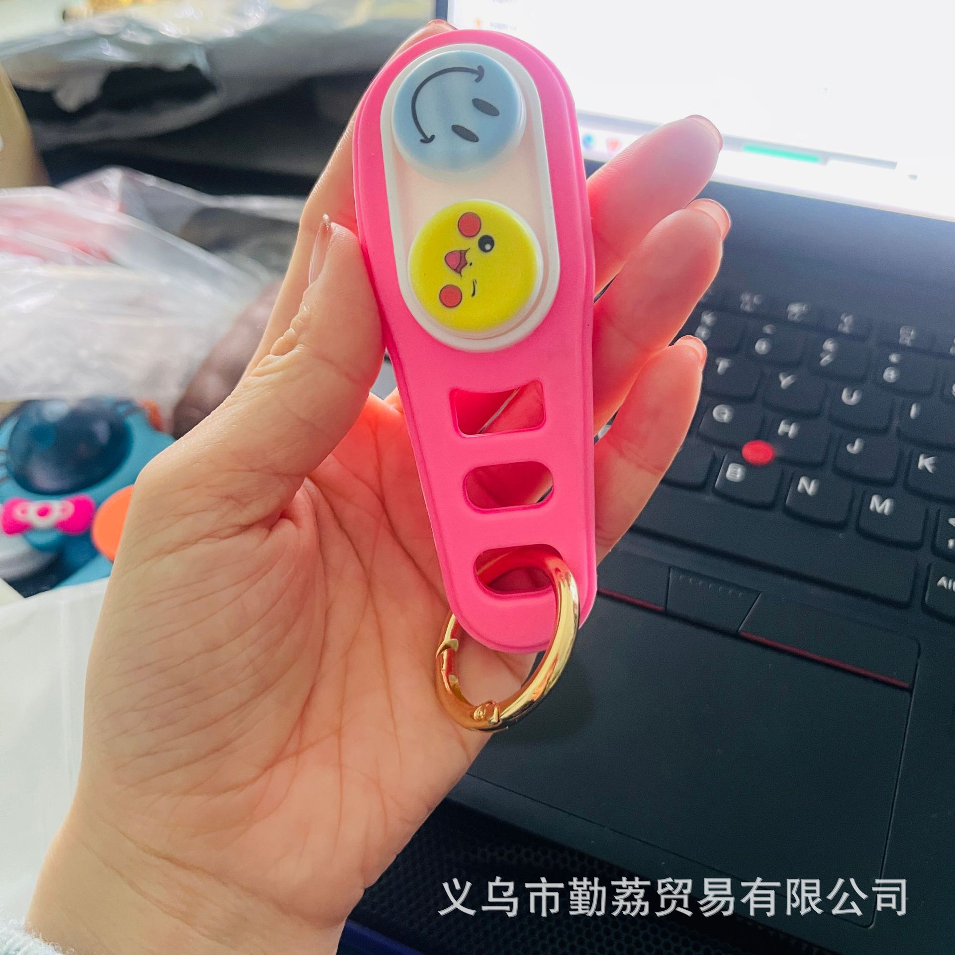 跨境爆款PoPuck硅胶解压磁力扣磁铁指尖钥匙扣减压慢回弹玩具批发-阿里巴巴