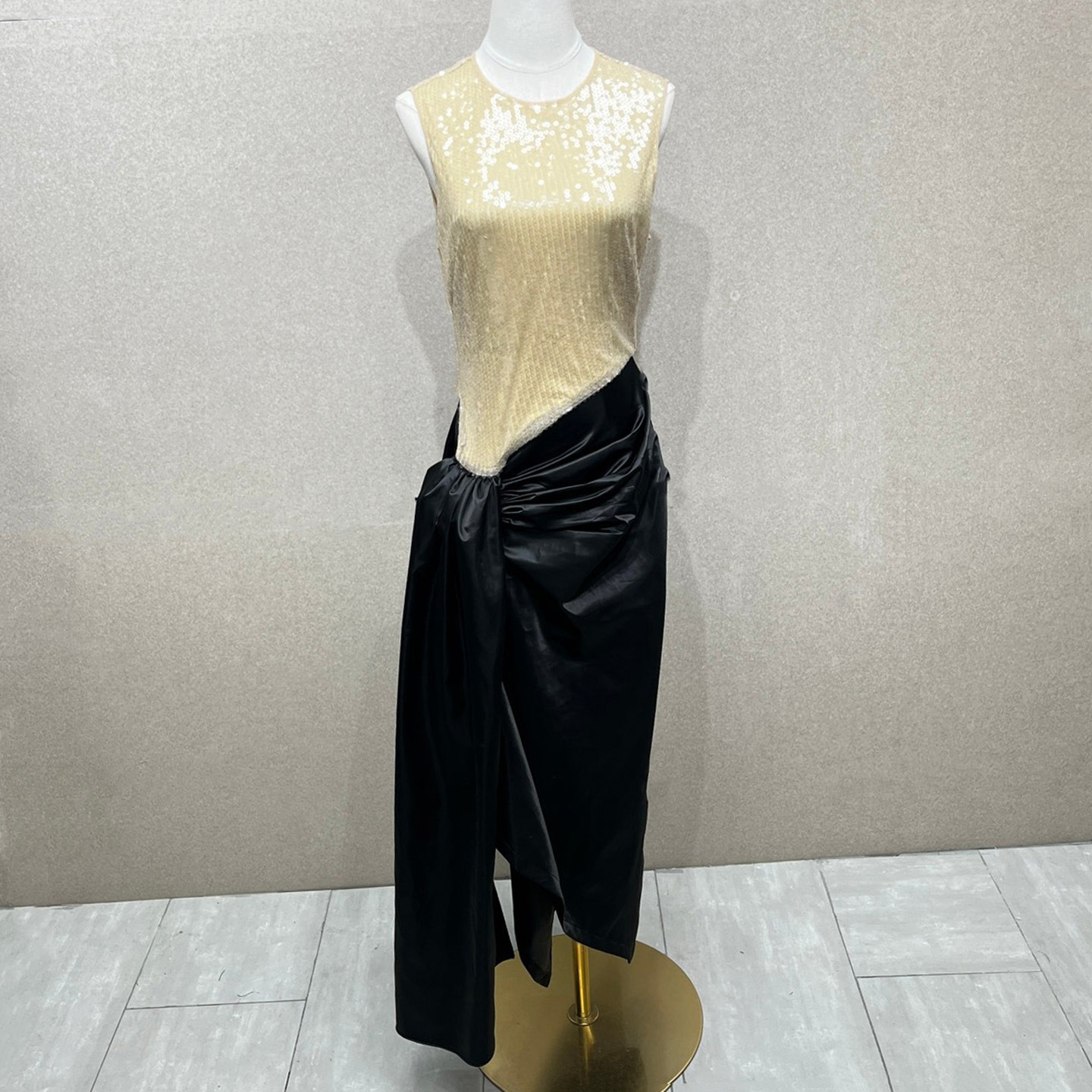 深圳南油亮片装饰拼色连衣裙25冬季新款小众设计感不规则收腰长裙-阿里巴巴