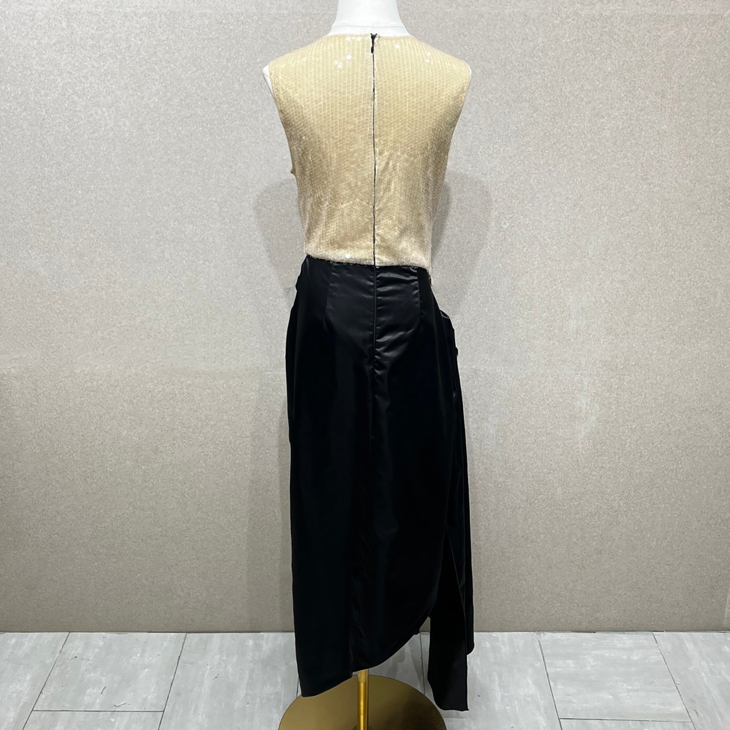 深圳南油亮片装饰拼色连衣裙25冬季新款小众设计感不规则收腰长裙-阿里巴巴