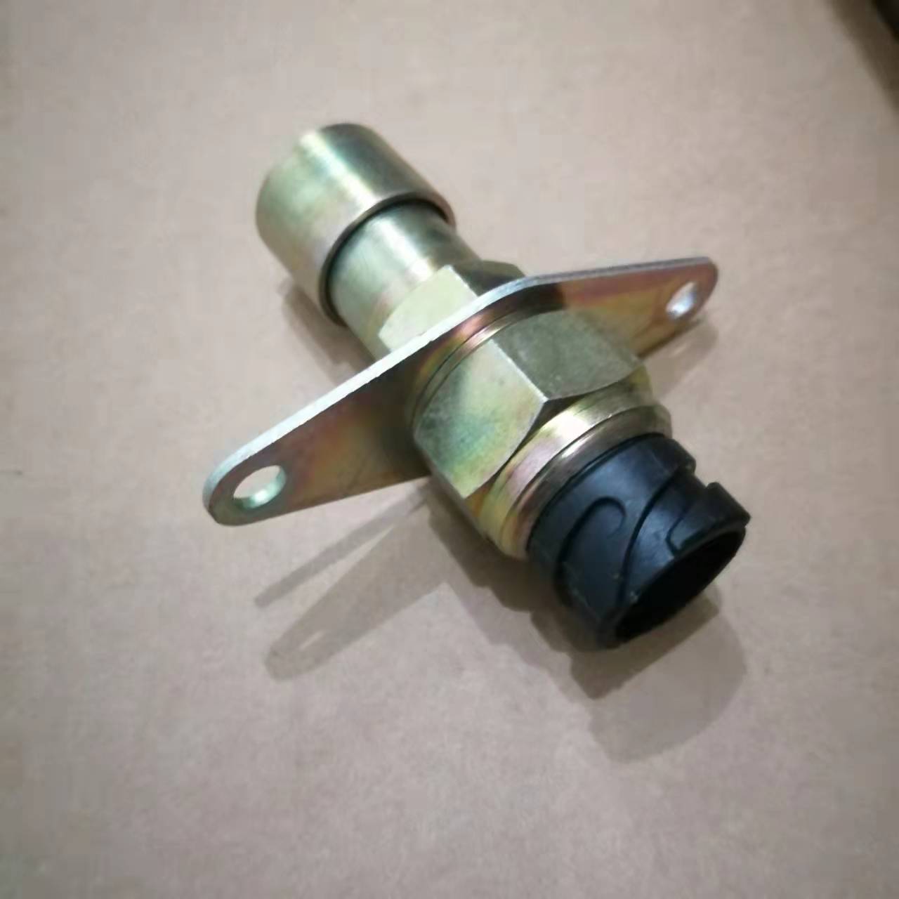 SINOTRUK豪沃配件 81.25505.0992 按钮开关(排气制动) 脚踏开关-阿里巴巴