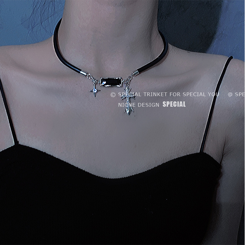 甜酷辣妹~SPECIAL十字架项圈项链女choker小众轻奢高级感皮质颈链-阿里巴巴