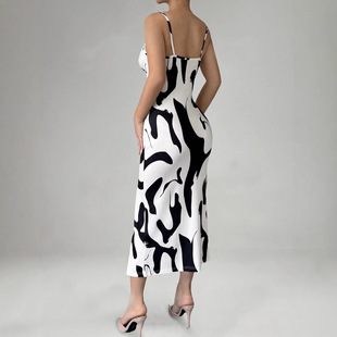 shein爆品跨境2025新款春夏季时尚随机印花大腿开衩吊带连衣裙女-阿里巴巴