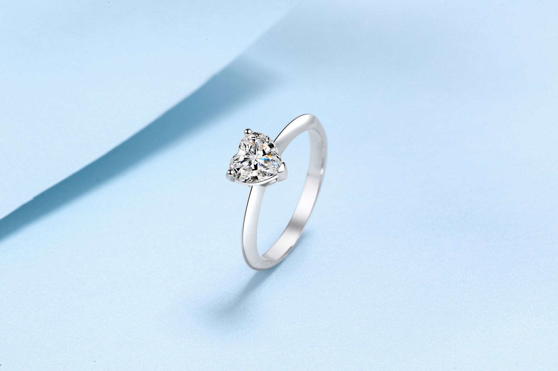 925纯银心形莫桑石戒指女镀pt950金爱心轻奢浪漫求婚戒厂家带批发-阿里巴巴