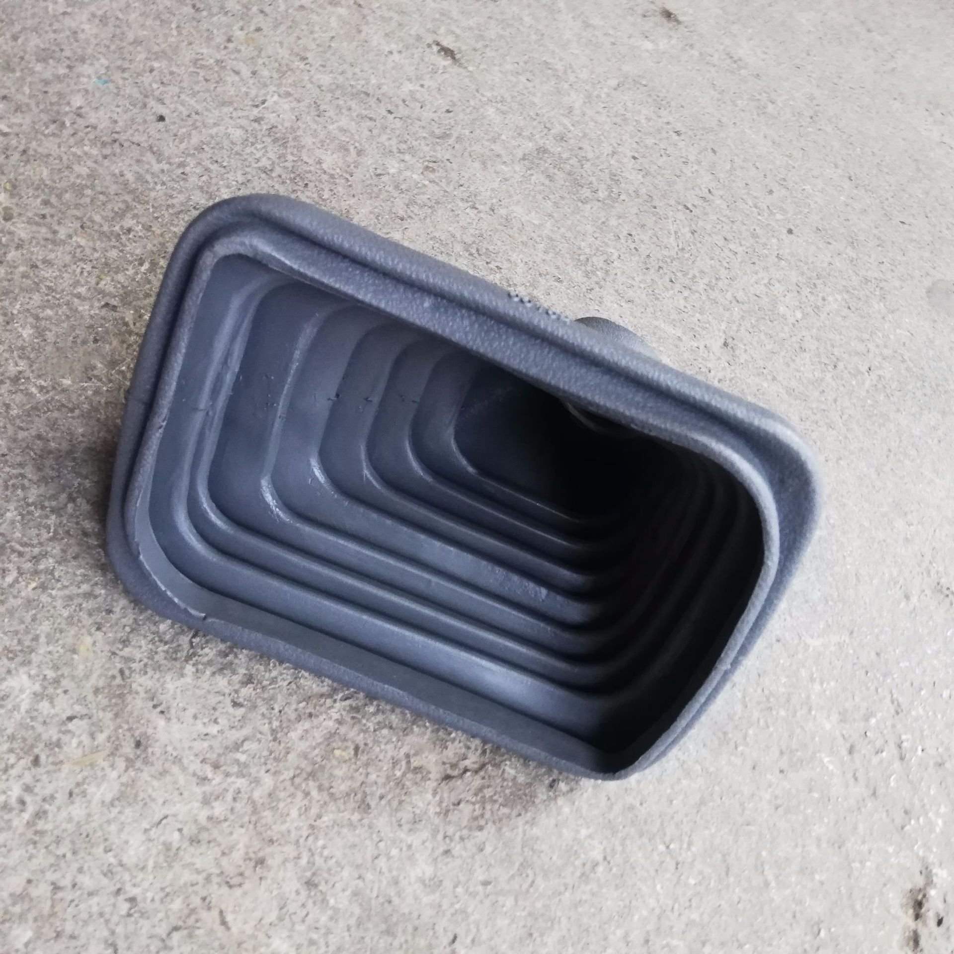 重汽豪沃T7H配件 陕汽德龙 欧曼配件 促销 AZ9700240077 防尘罩-阿里巴巴