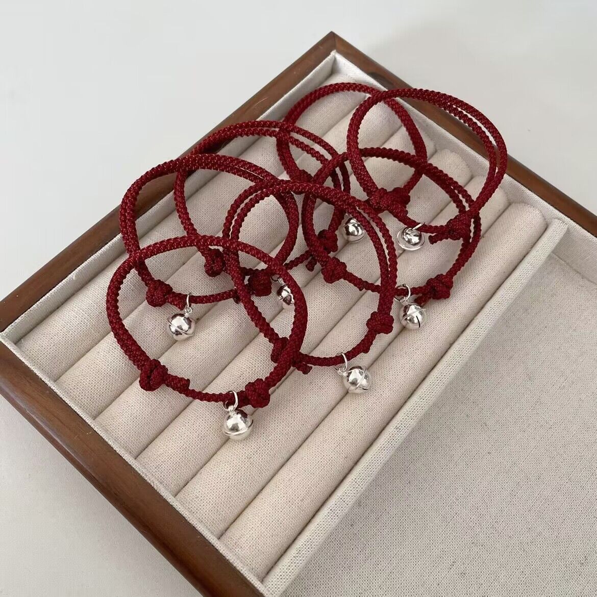 一步一响铃铛手链红绳酒红显手白手绳男女情侣闺蜜学生简约手绳-阿里巴巴