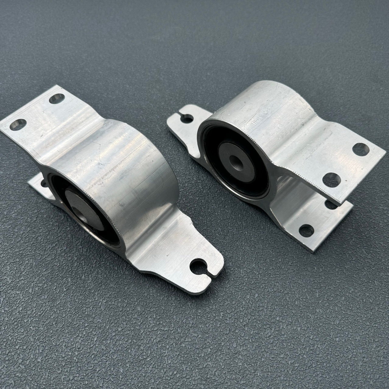 适用于奔驰W177W247C118X118摆臂胶套OE:2473331100 2473331200-阿里巴巴