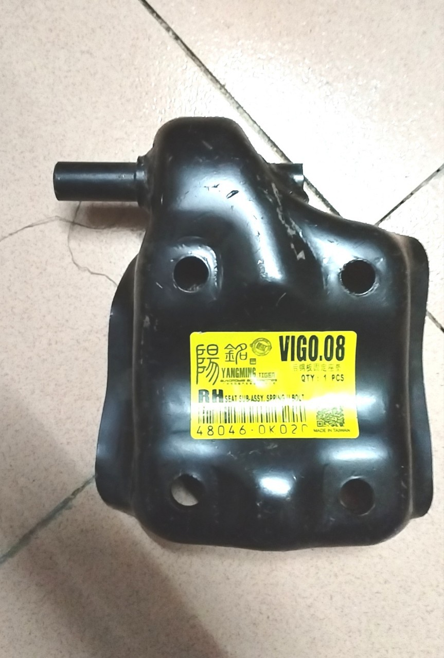 48046-0K020后钢板弹簧固定底座弓子板簧固定座HILUX VIGO KUN25-阿里巴巴