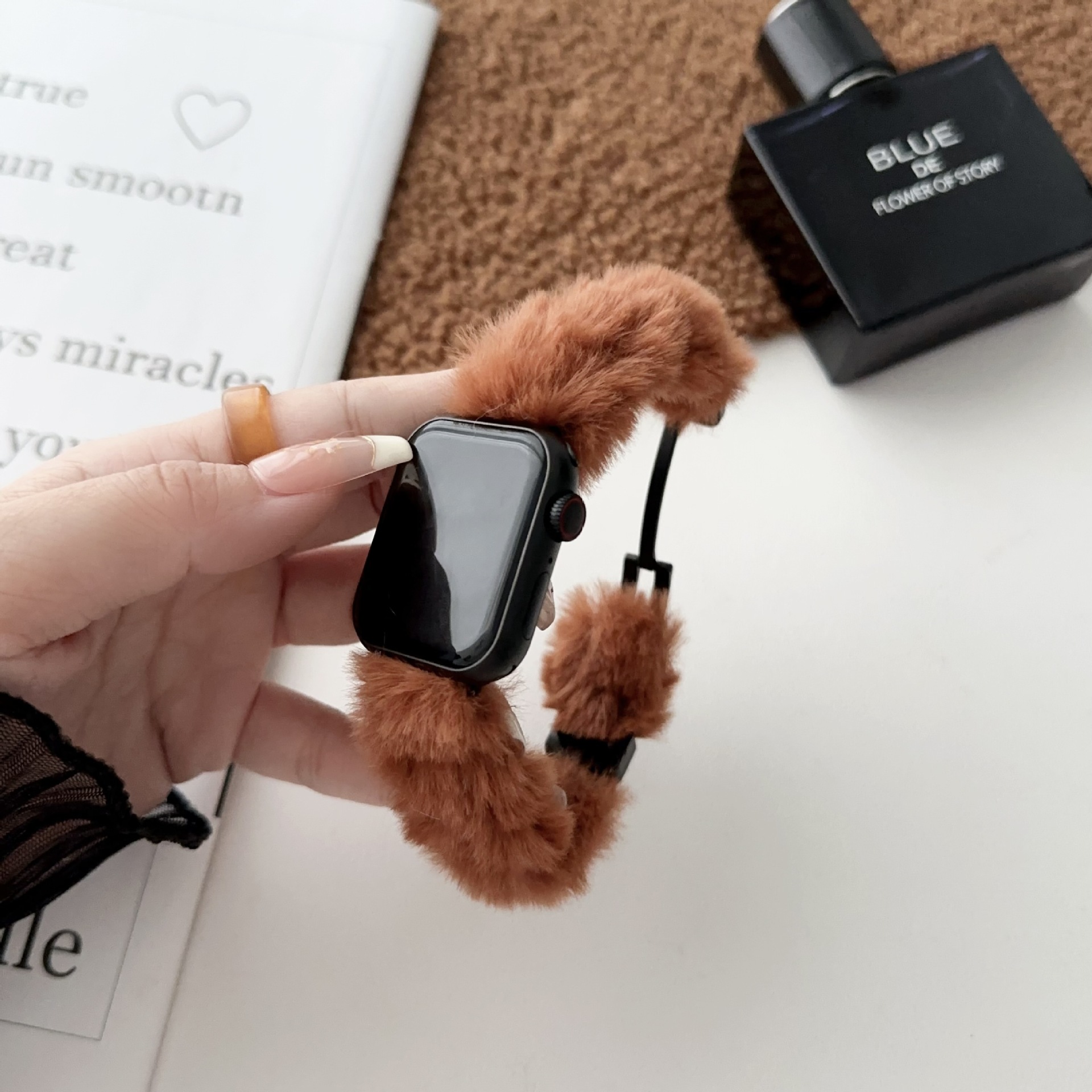 适用applewatch苹果手表iwatch9代8765432秋冬可爱兔毛绒磁吸表带-阿里巴巴