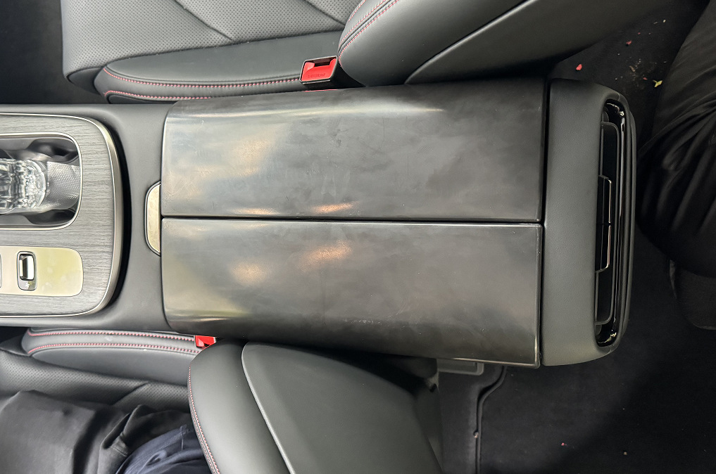 适用于24款小米SU7 扶手箱装饰贴改装 碳纤纹/烤漆装饰贴 ABS材质-阿里巴巴