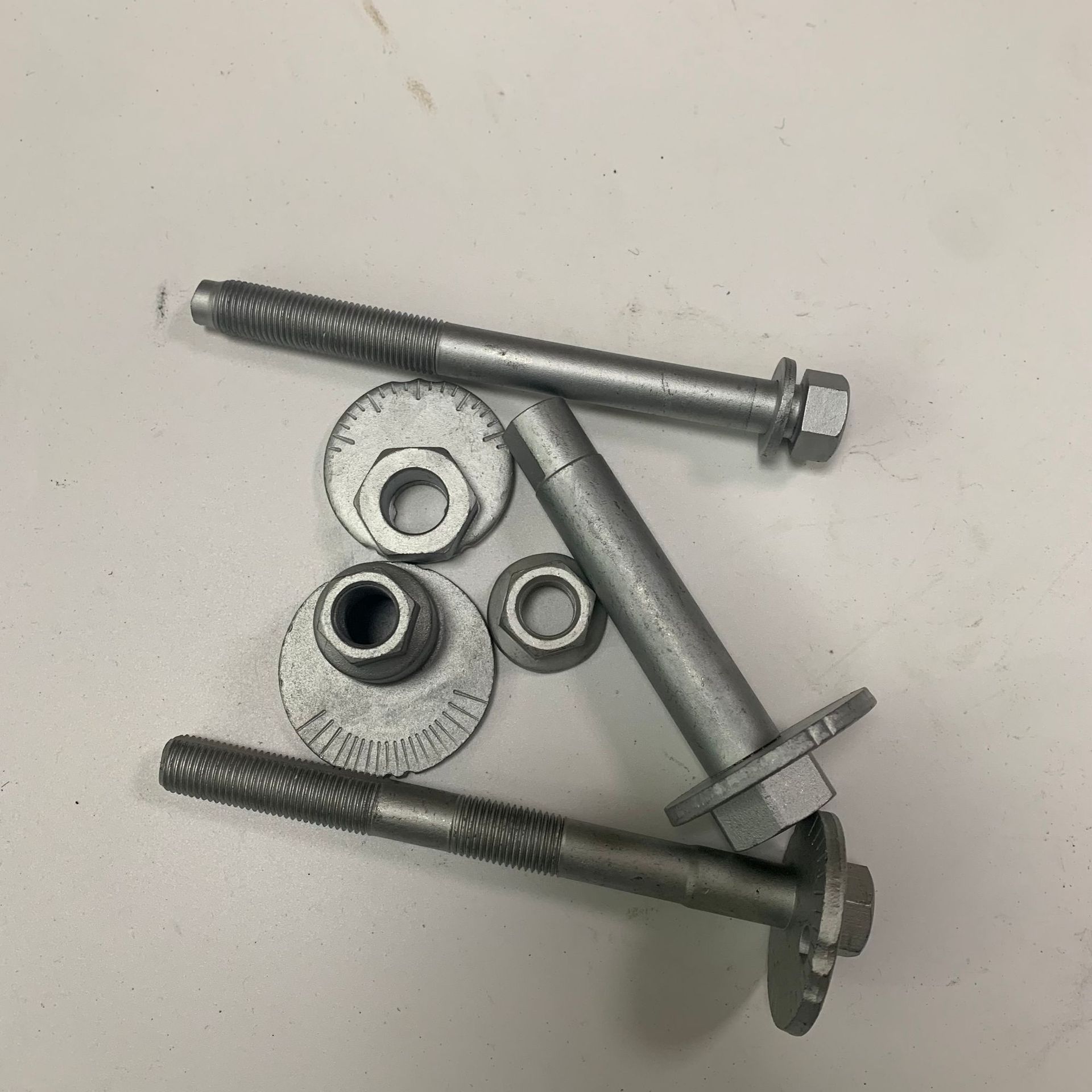 48190-0K030适用于丰田海拉克斯VIGO四驱下悬挂螺丝短48190-0K010-阿里巴巴