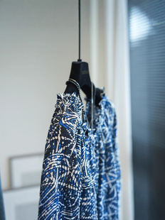 靛蓝遐想~莱赛尔宽松一字领印花小衫女衬衫上衣2025夏季新G070505-阿里巴巴