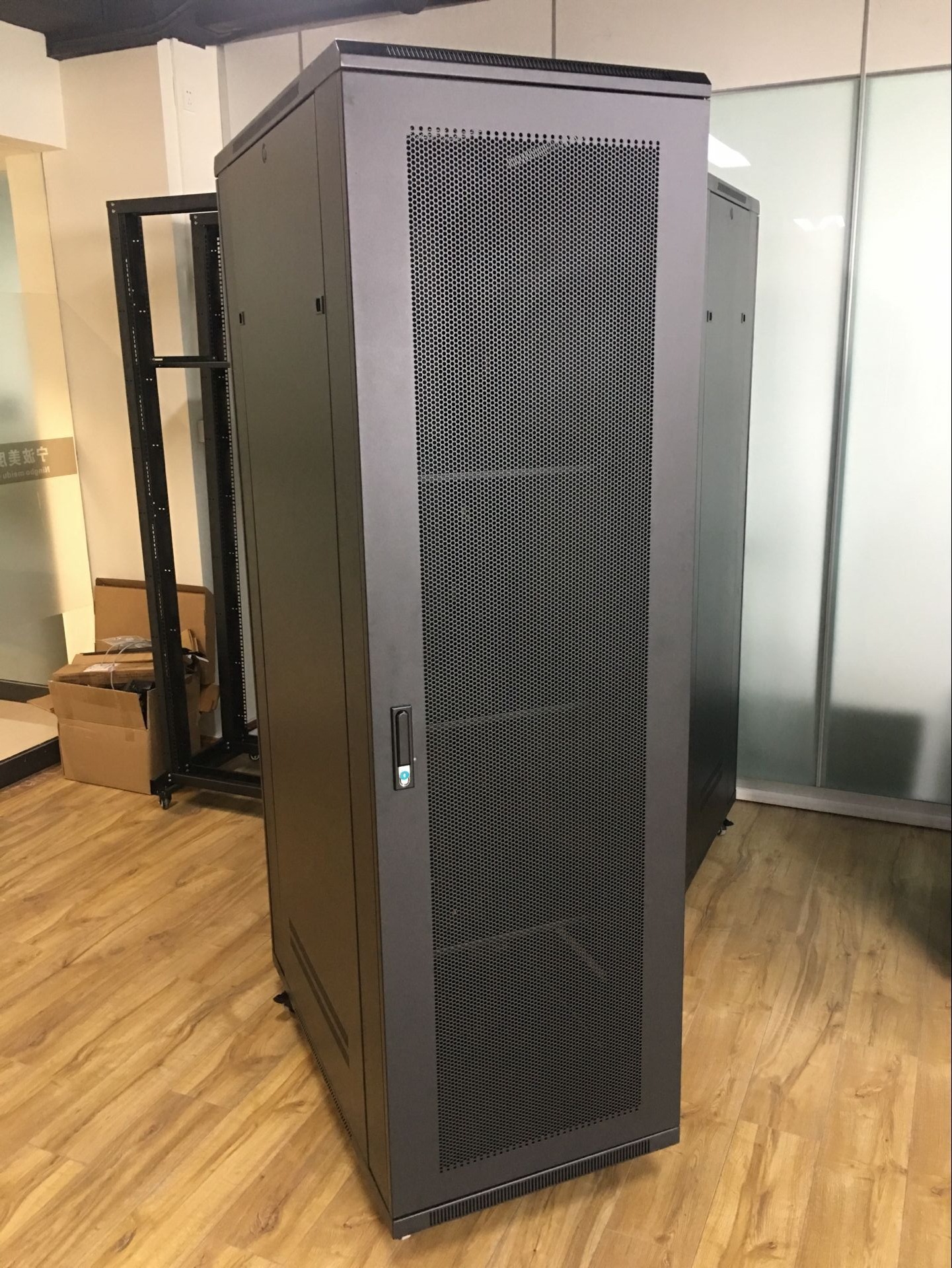 服务器机柜2米高 网络机柜 网孔门机房机柜 综合布线机柜42U机柜-阿里巴巴